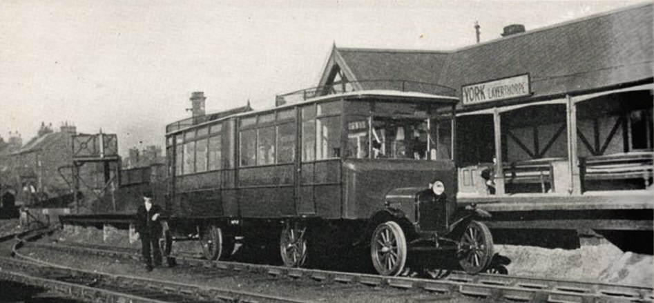 Image: Ford Rail Motor Train at York (Layerthorpe) Station, Derwent ...