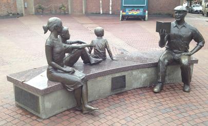 The Storyteller (sculpture) Facts for Kids