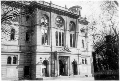 Image: Teplitz Schonau, Czechoslovakia, A synagogue, the morning after ...