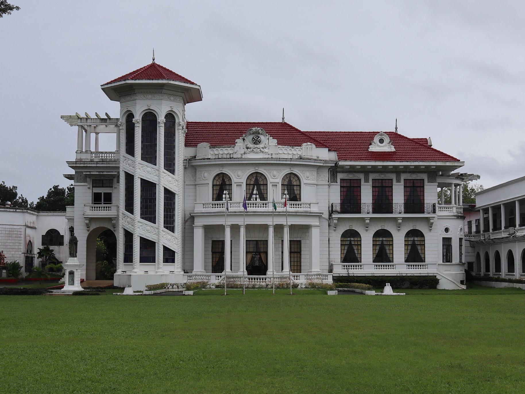 Image: Angelicum School Iloilo Lizares Mansion field view (Radial Road ...
