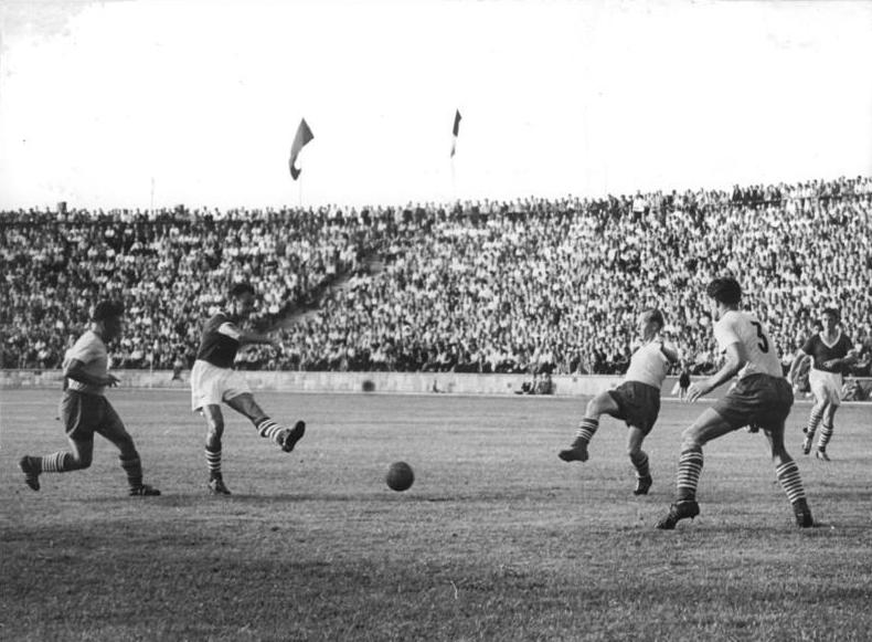 Image: Bundesarchiv Bild 183-47893-0001, Empor Rostock - Dynamo Berlin 1-0 Image: Bundesarchiv Bild 183-47893-0001, Empor Rostock - Dynamo Berlin 1-0