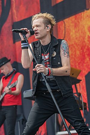 Deryck Whibley Facts for Kids