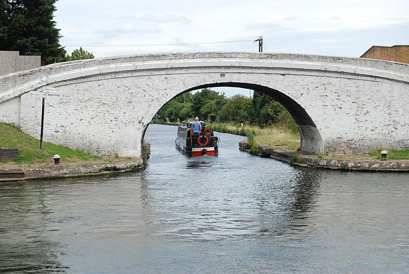 Image: Bulls Bridge, Grand Union Canal, Southall, London (geograph 3585242)