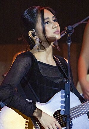 Niki (singer) Facts for Kids