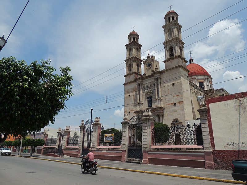 Image: Templo de la Parroquia de la Preciosa Sangre de Cristo, Yuriria ... Image: Templo de la Parroquia de la Preciosa Sangre de Cristo, Yuriria ...