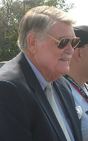 Hayden Fry Facts for Kids