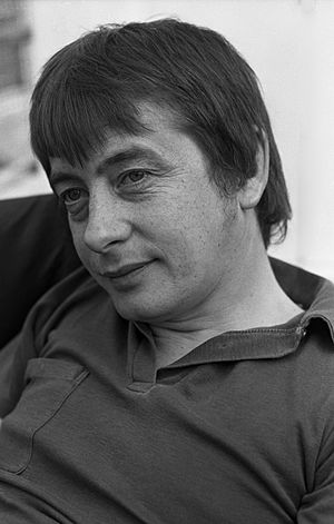 Derek Fowlds Facts for Kids