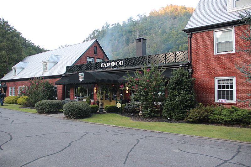Image: Tapoco Lodge front entrance, Tapoco, NC Aug 2019