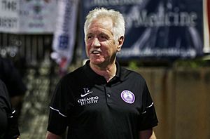 Tom Sermanni Facts for Kids