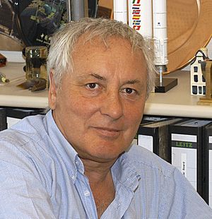 Lyn Evans Facts for Kids