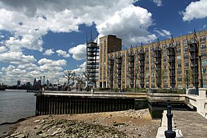 Dundee Wharf Facts for Kids