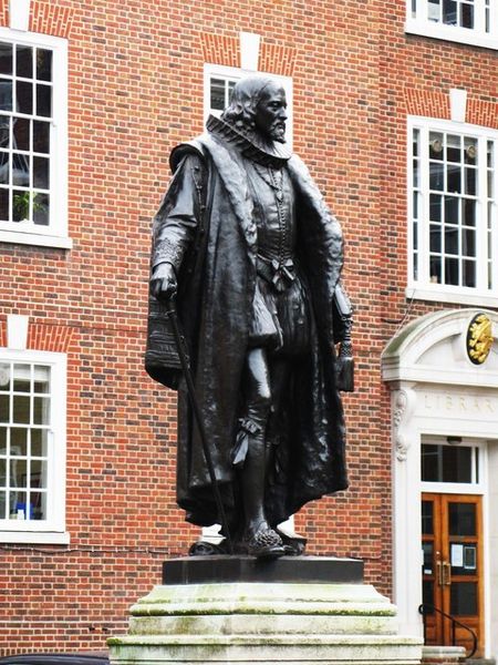Image: Francis Bacon statue, Gray's Inn