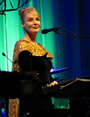 Lisa Gerrard Facts for Kids