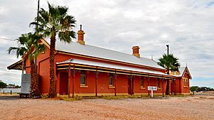 Cobar railway station Facts for Kids
